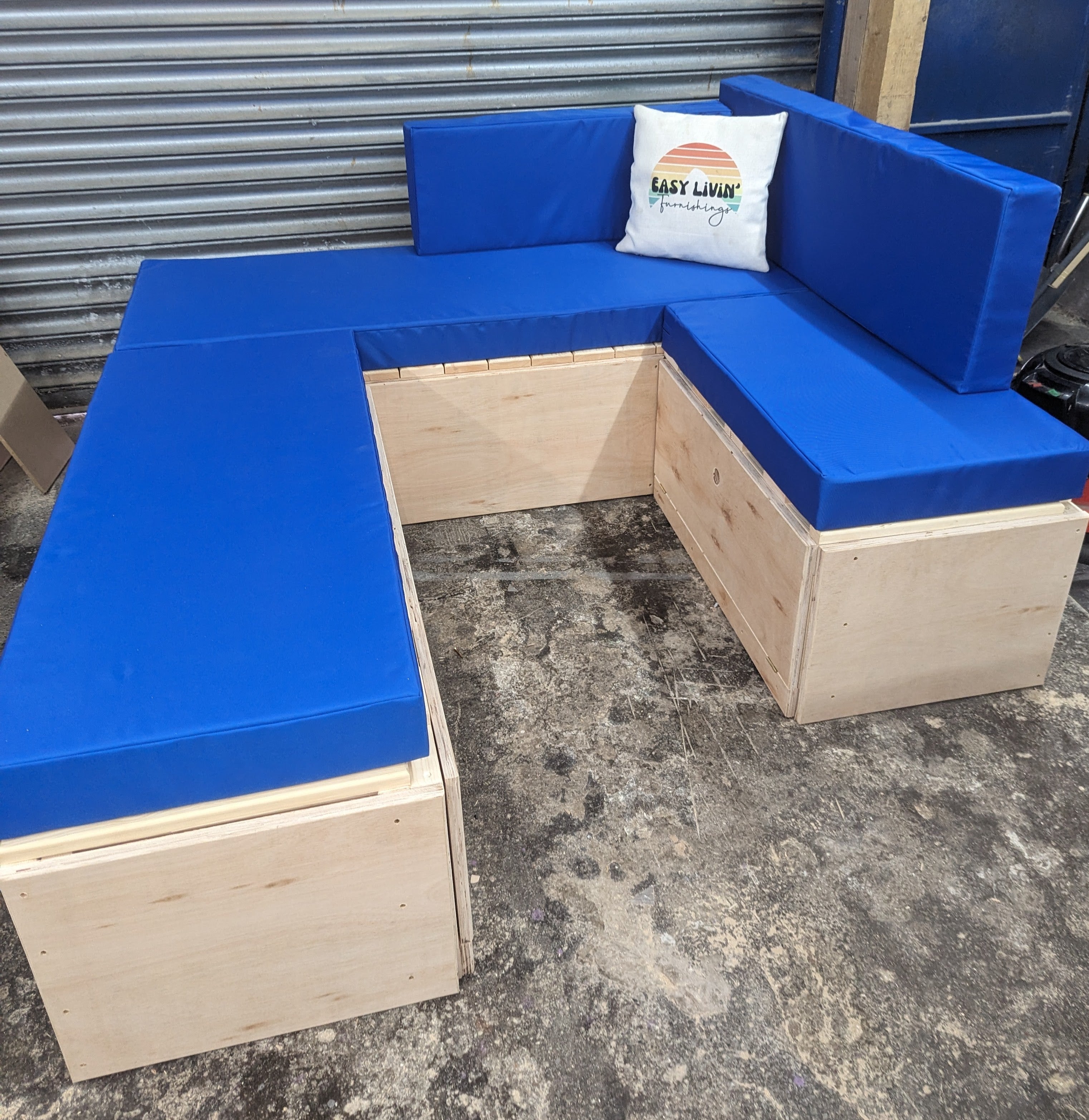U-Shape Beds – Easy Livin' Furnishings